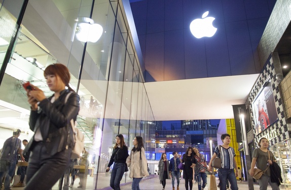 Falling Apple Pulls Down Tech Sector